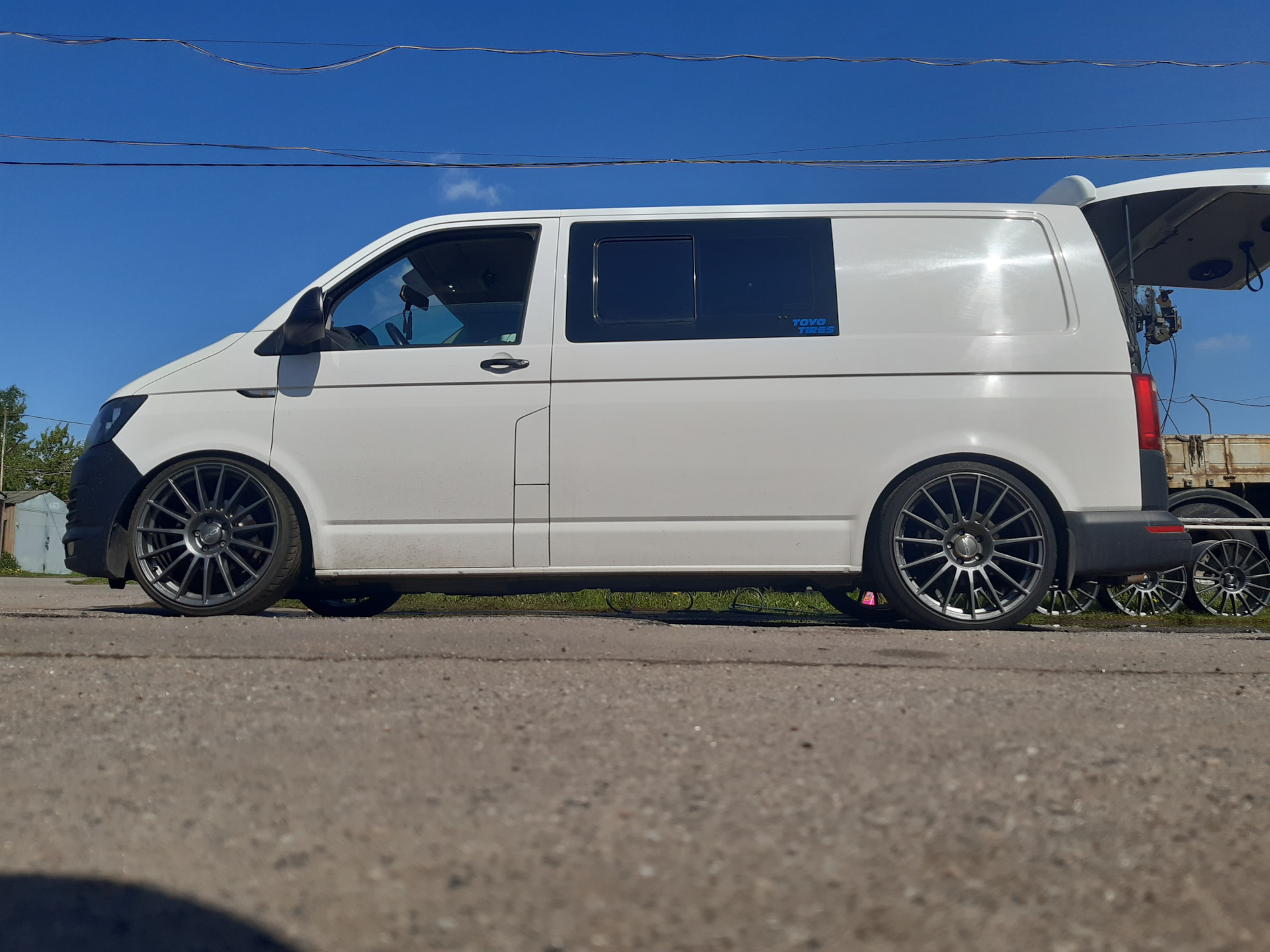 Занижение TA Technix на винтах — Volkswagen Caravelle (T6), 2 л, 2016 ...