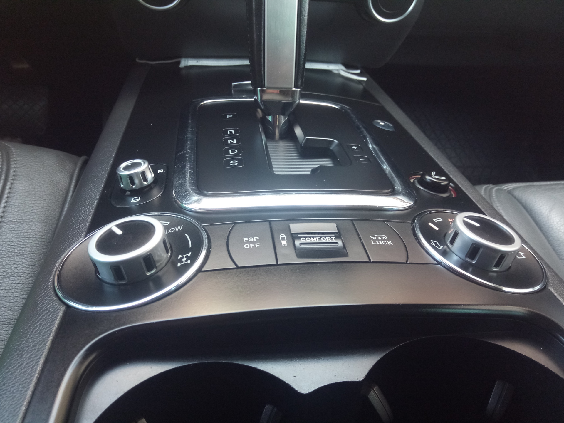 Замена кнопки регулировки зеркал — Volkswagen Touareg (1G), 3,6 л, 2008 ...